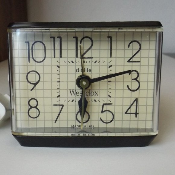 Westclox | Accents | Westclox Electric Alarm Clock Usa Vintage 97s ...